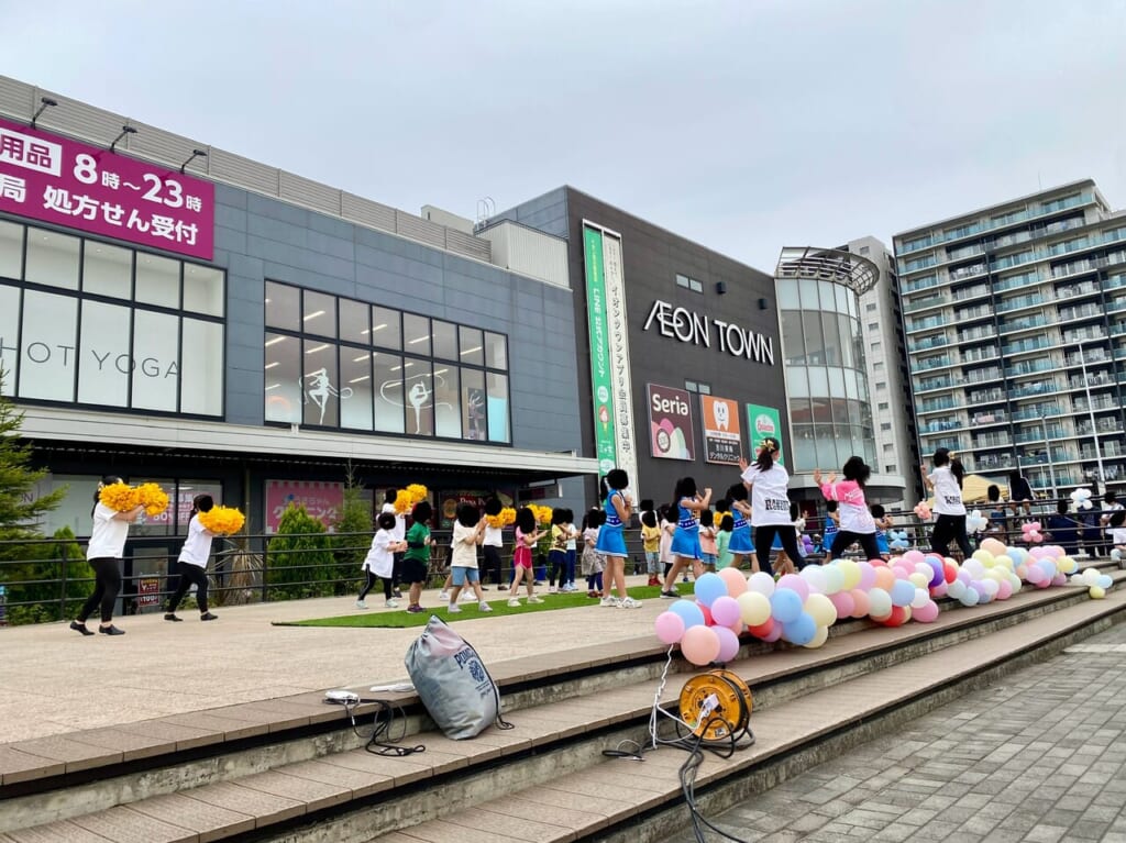 【吉川市】吉川美南駅前広場にて、昨年大好評だった「ESPARK FESTIVAL」が今年も4月20日(土)に開催されました！現地レビューをお ...